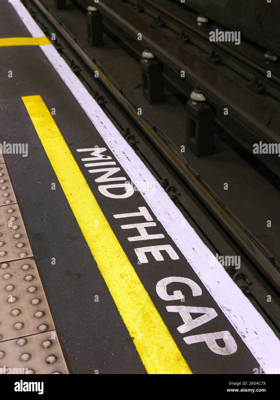 Mind the gap sign in London Underground Stock Photo - Alamy