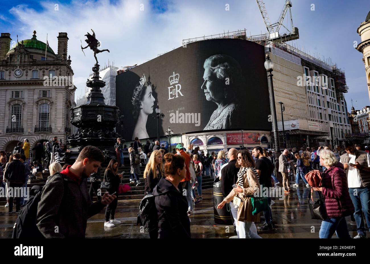 © Jeff Moore The electronic billboard at Piccadilly Circus in central ...