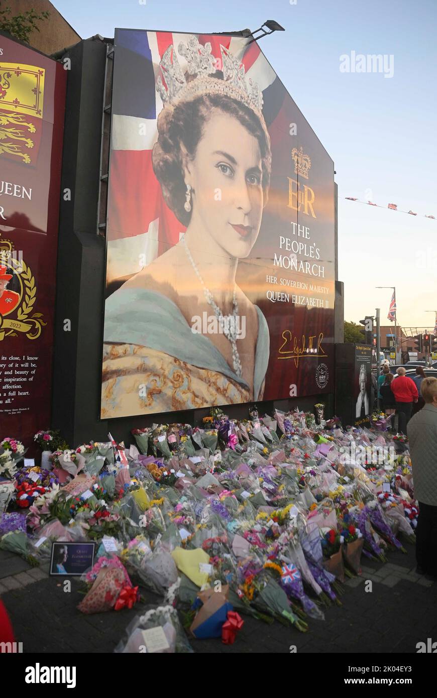Loyalist Bands and members of the public come out to mourn the loss of ...