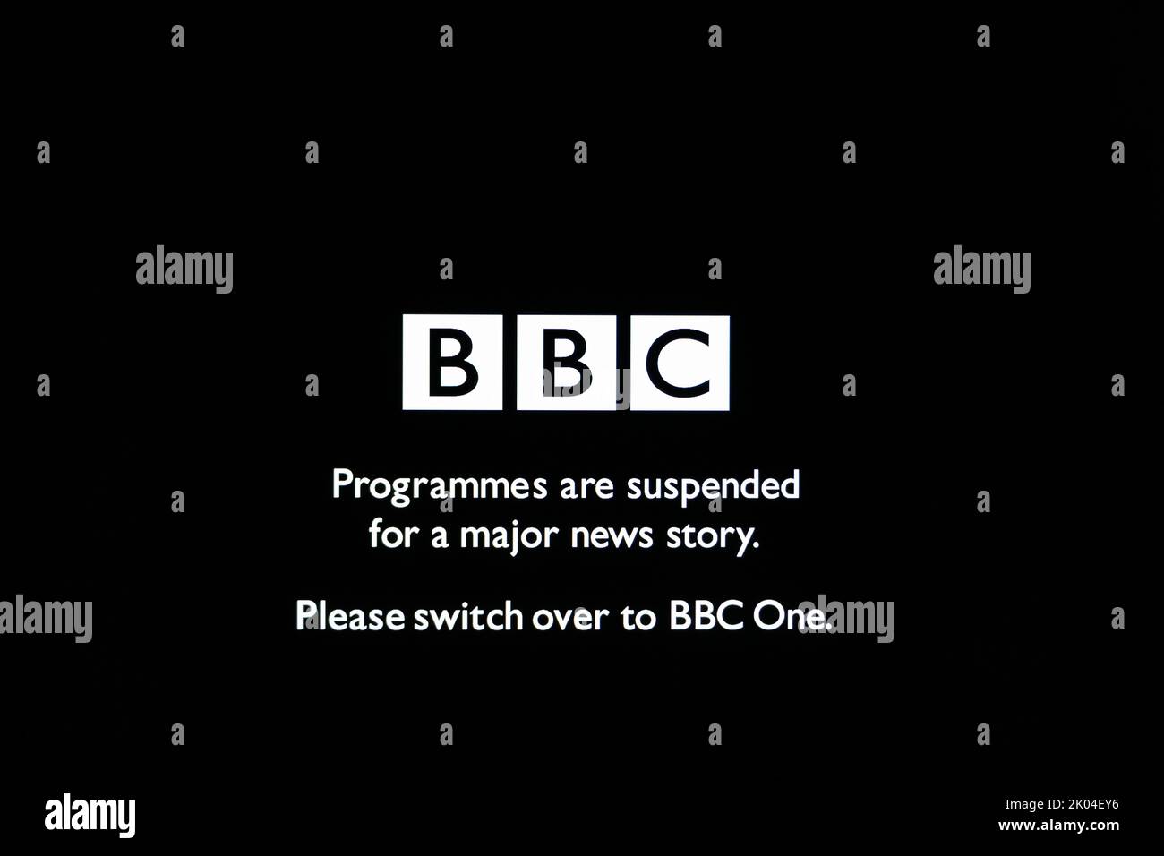 BBC screen announcement of the suspension of programmes for major news ...