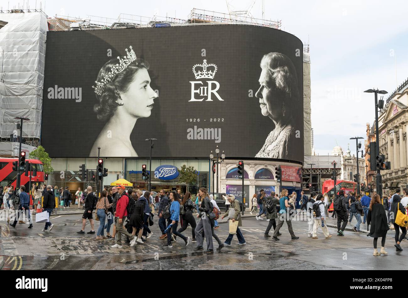 Portraits of Queen Elizabeth II in black and white on the Piccadilly ...