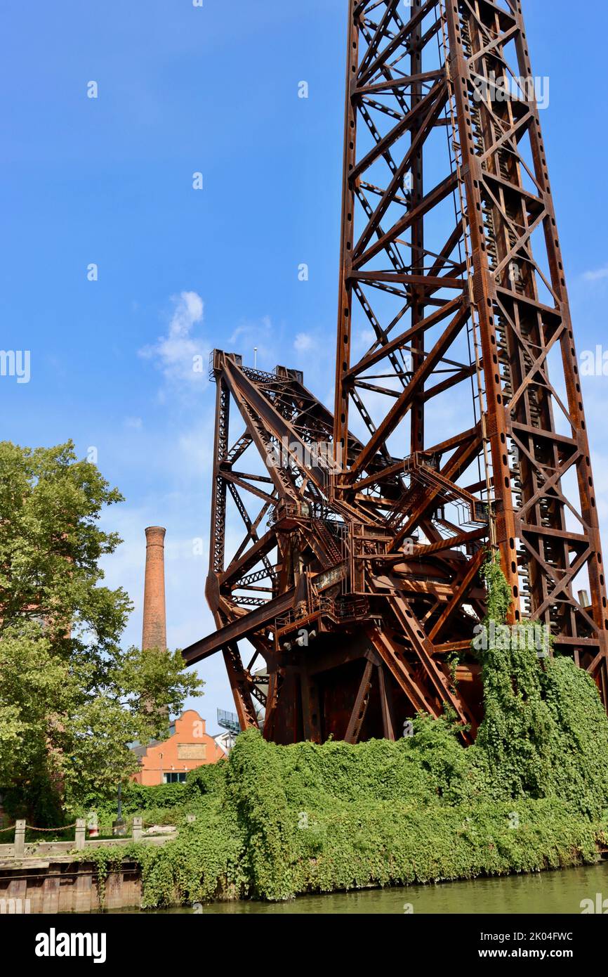 Old rusty bridge by the Cuyahoga river in Cleveland, Ohio Stock Photo ...
