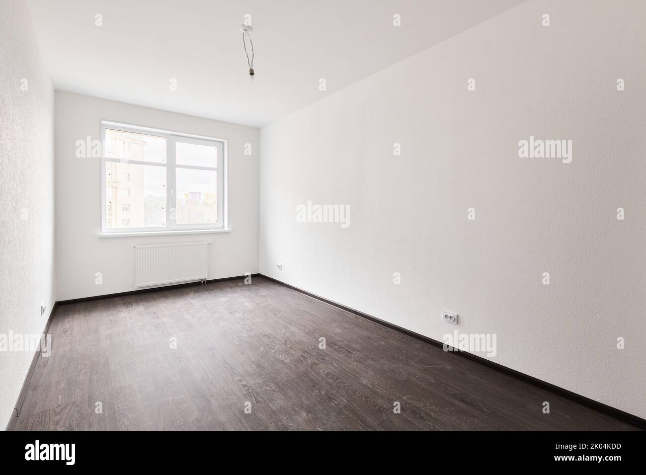 Empty white room without decoration and renovation Stock Photo - Alamy