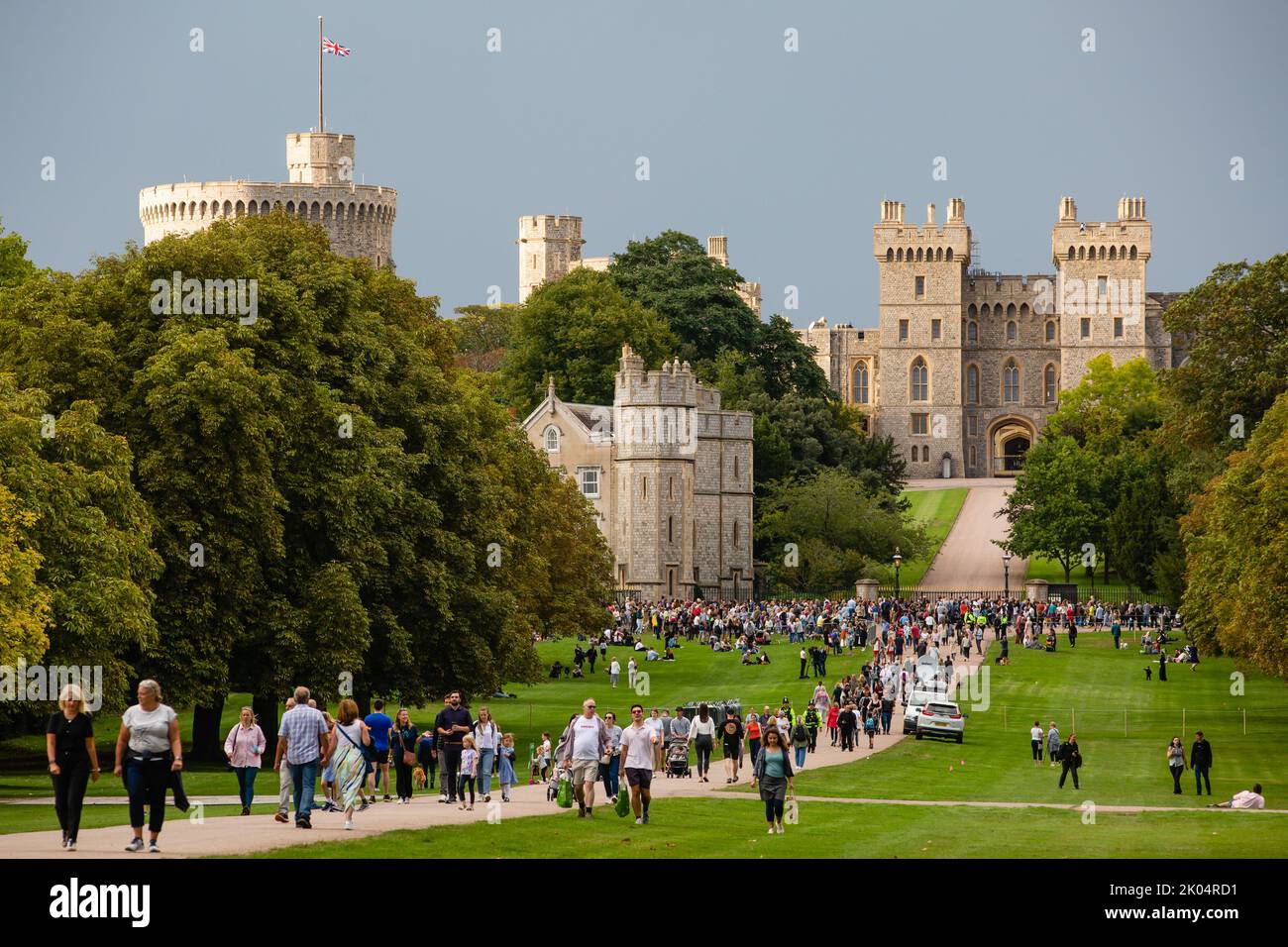 Windsor, UK. 9th September, 2022. Mourners proceed along the Long Walk ...