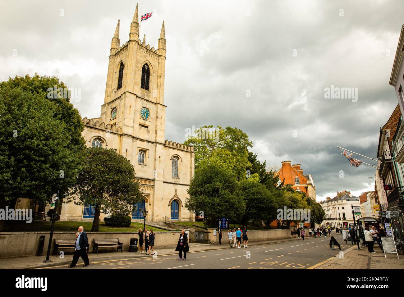Windsor, UK. 9th September, 2022. A Union Jack flies at half-mast from ...