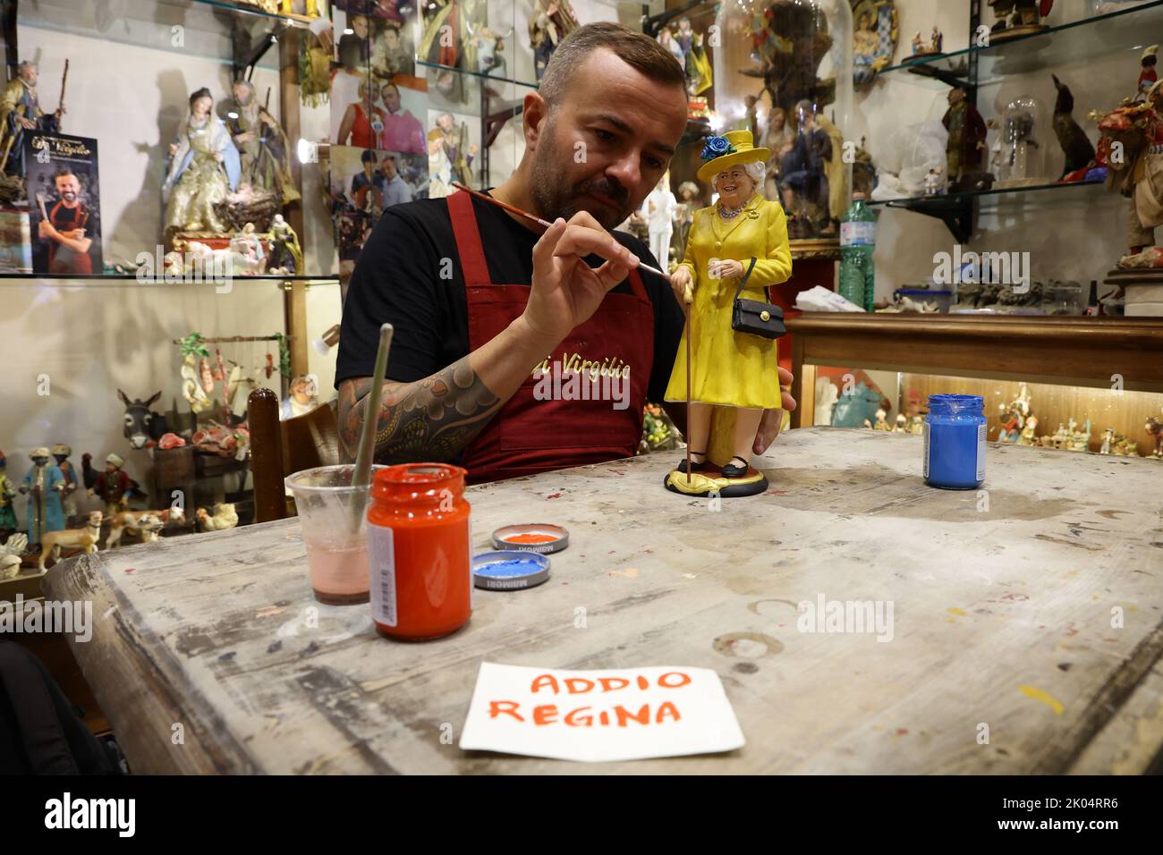 Craftsman works on terracotta hi-res stock photography and images - Alamy