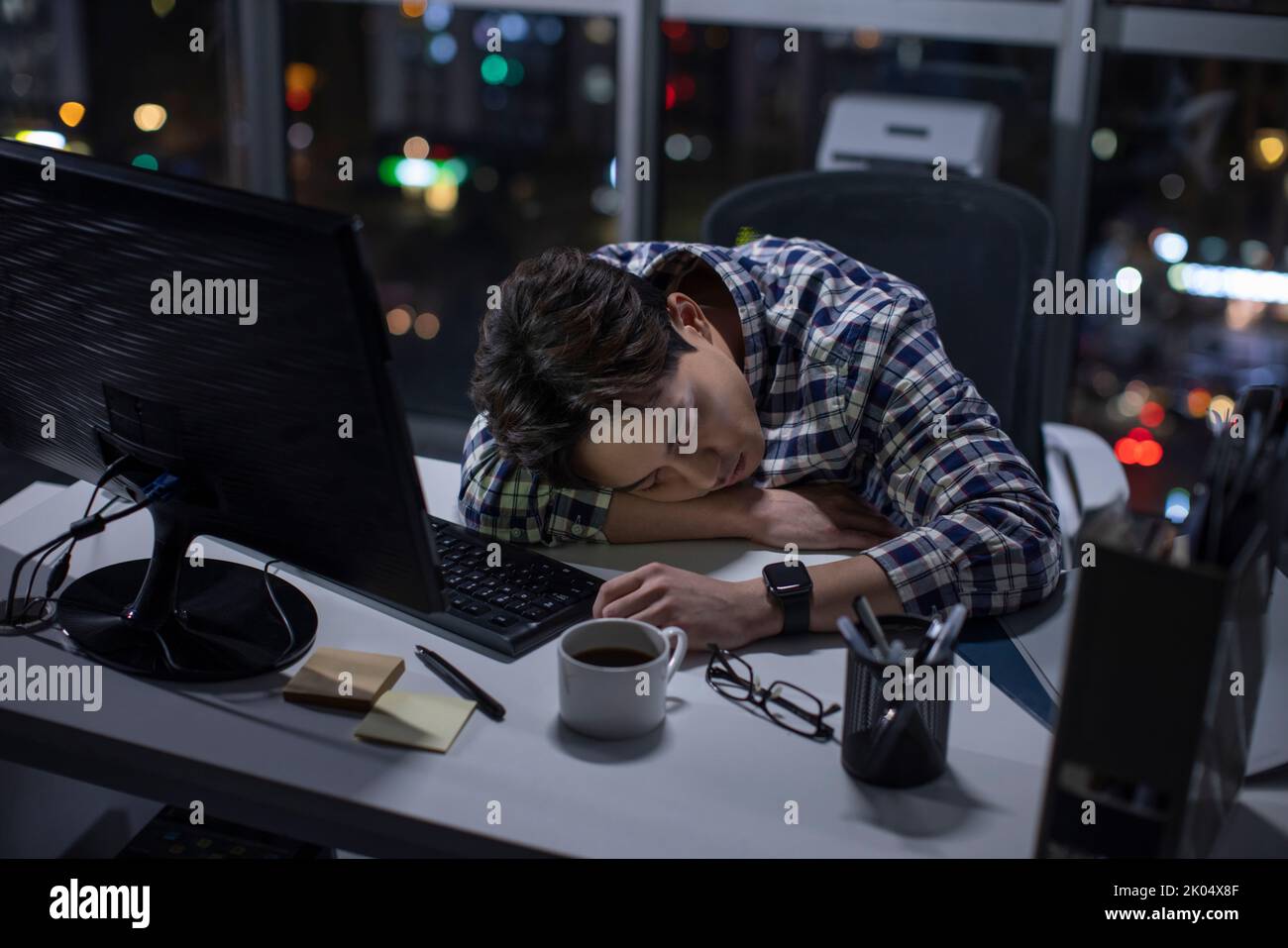 Chinese sleeping worker hi-res stock photography and images - Alamy