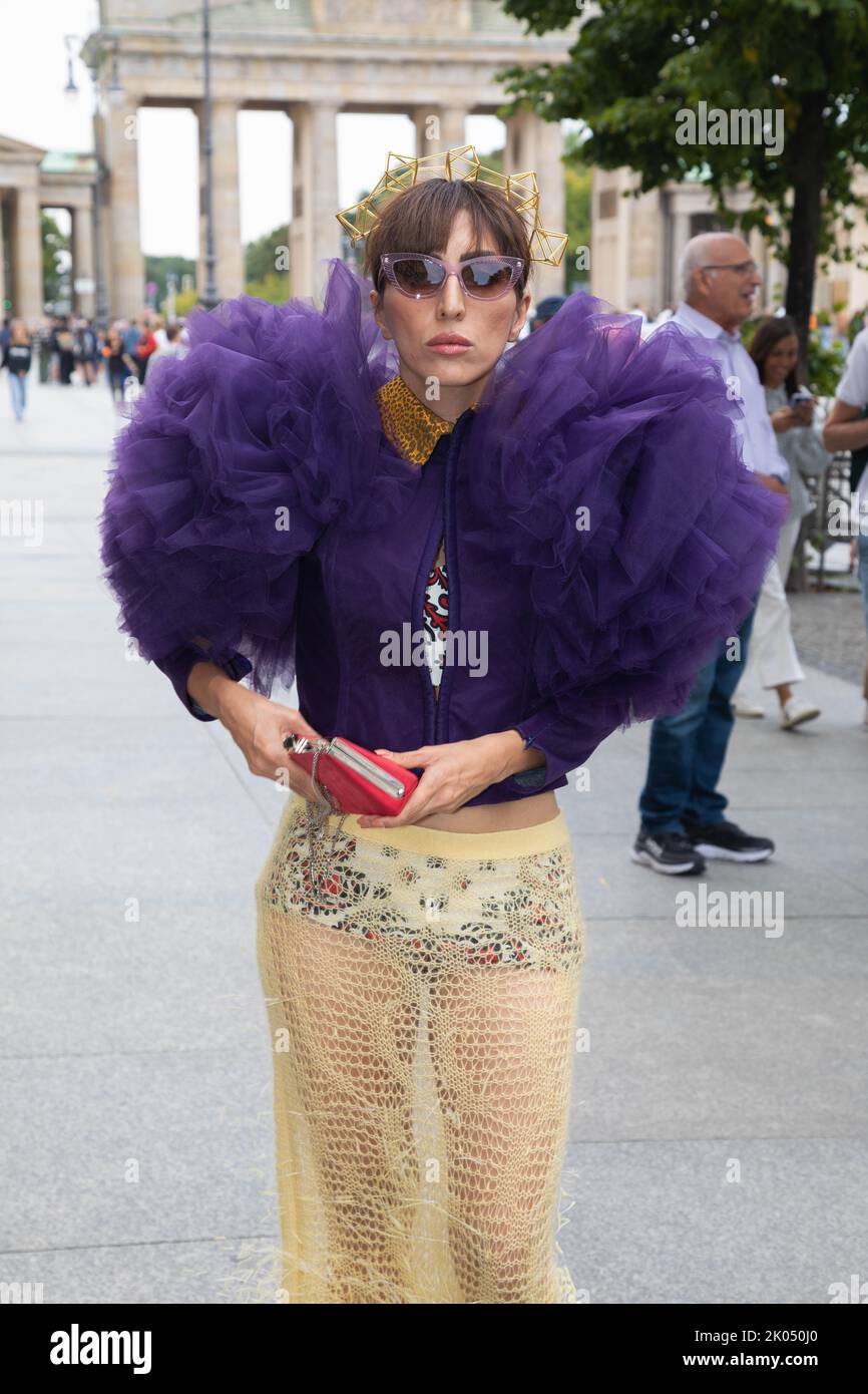 Salomé Chaboki bei der Anja Gockel Fashion Show S23 'Move On' auf der ...