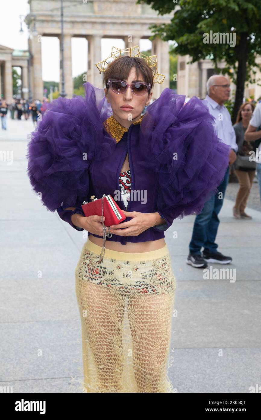 Salomé Chaboki bei der Anja Gockel Fashion Show S23 'Move On' auf der ...
