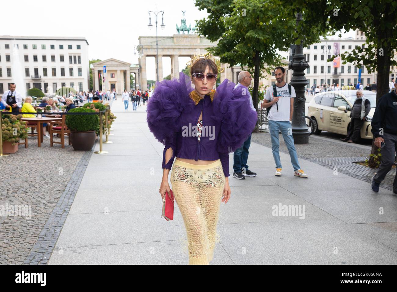 Salomé Chaboki bei der Anja Gockel Fashion Show S23 'Move On' auf der ...