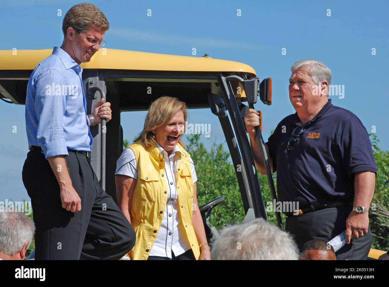 Secretary Shaun Donovan in Mississippi with Governor Haley Barbour on ...