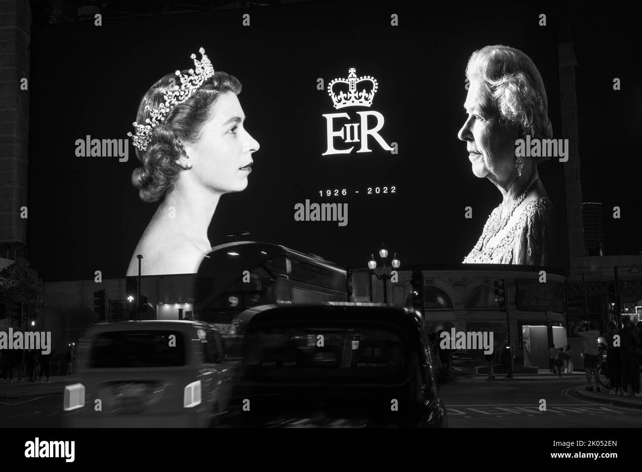 Digital billboard has transformed to pay tribute to HM the queen ...