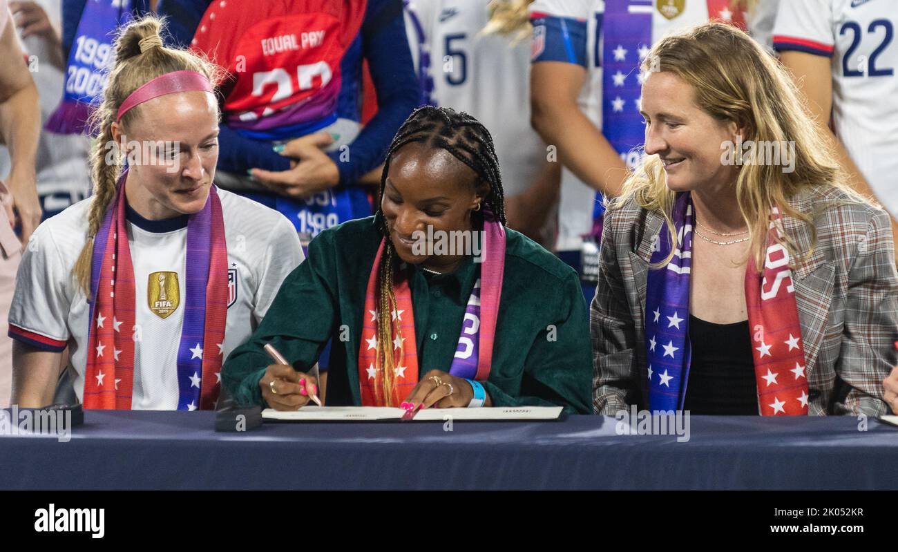 Washington, DC - September 6,2022: USWNT Becky Saurbrunn, Crystal Dunn ...