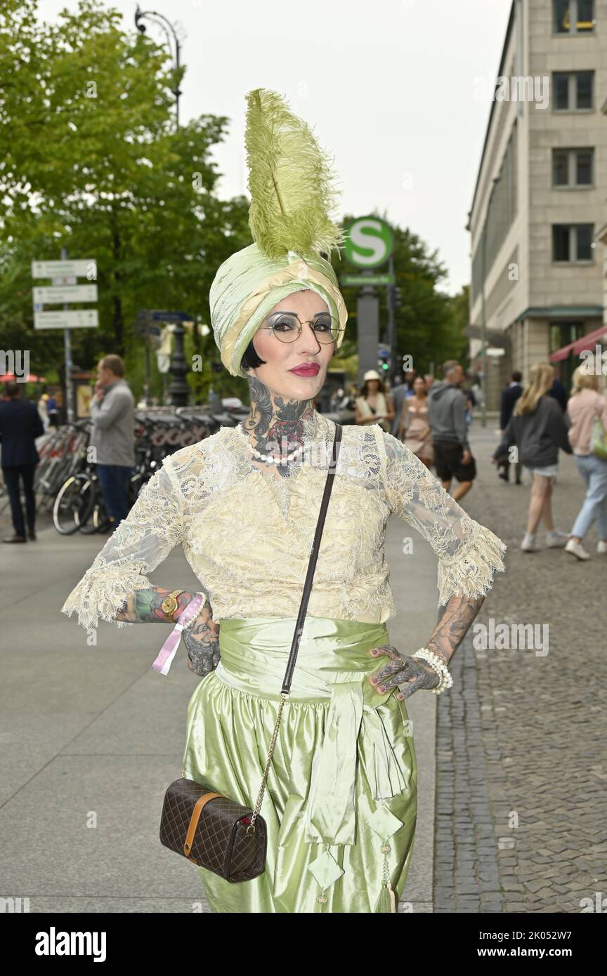 Sarah Settgast bei der Anja Gockel Fashion Show S23 'Move On' auf der ...