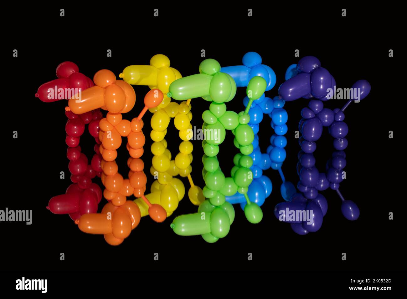Balloon dog yellow hi-res stock photography and images - Alamy