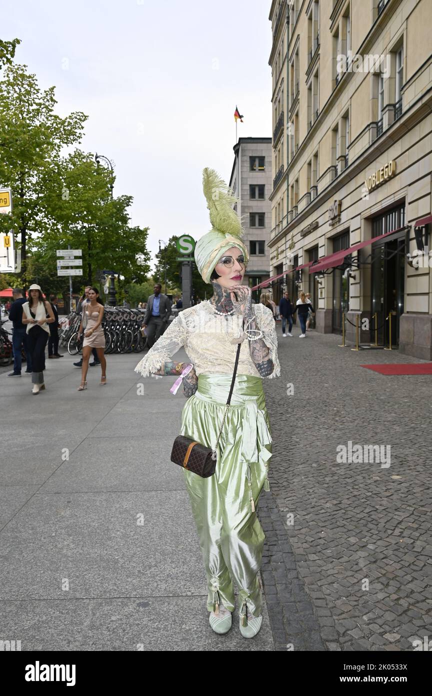 Sarah Settgast bei der Anja Gockel Fashion Show S23 'Move On' auf der ...