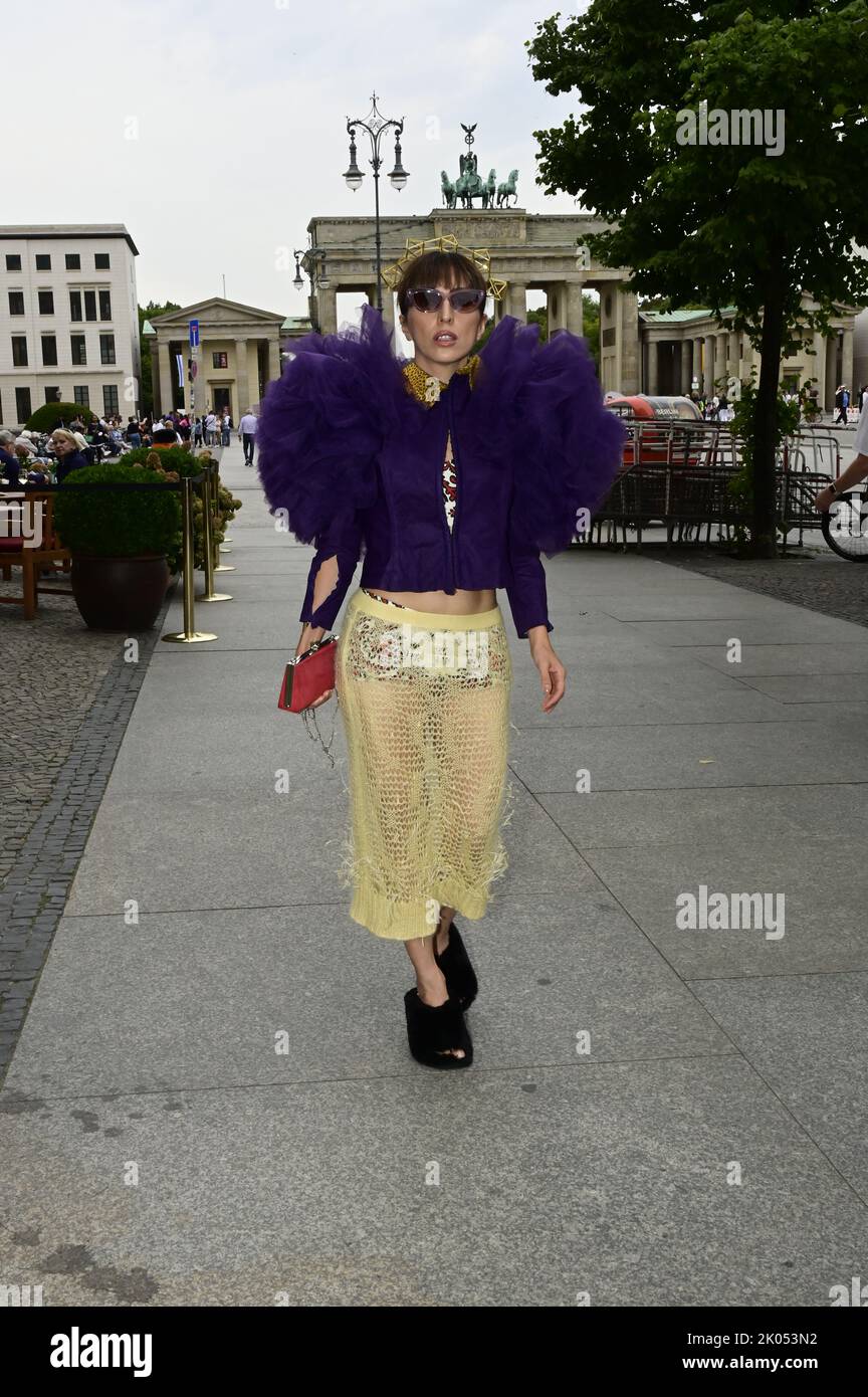 Salomé Chaboki bei der Anja Gockel Fashion Show S23 'Move On' auf der ...