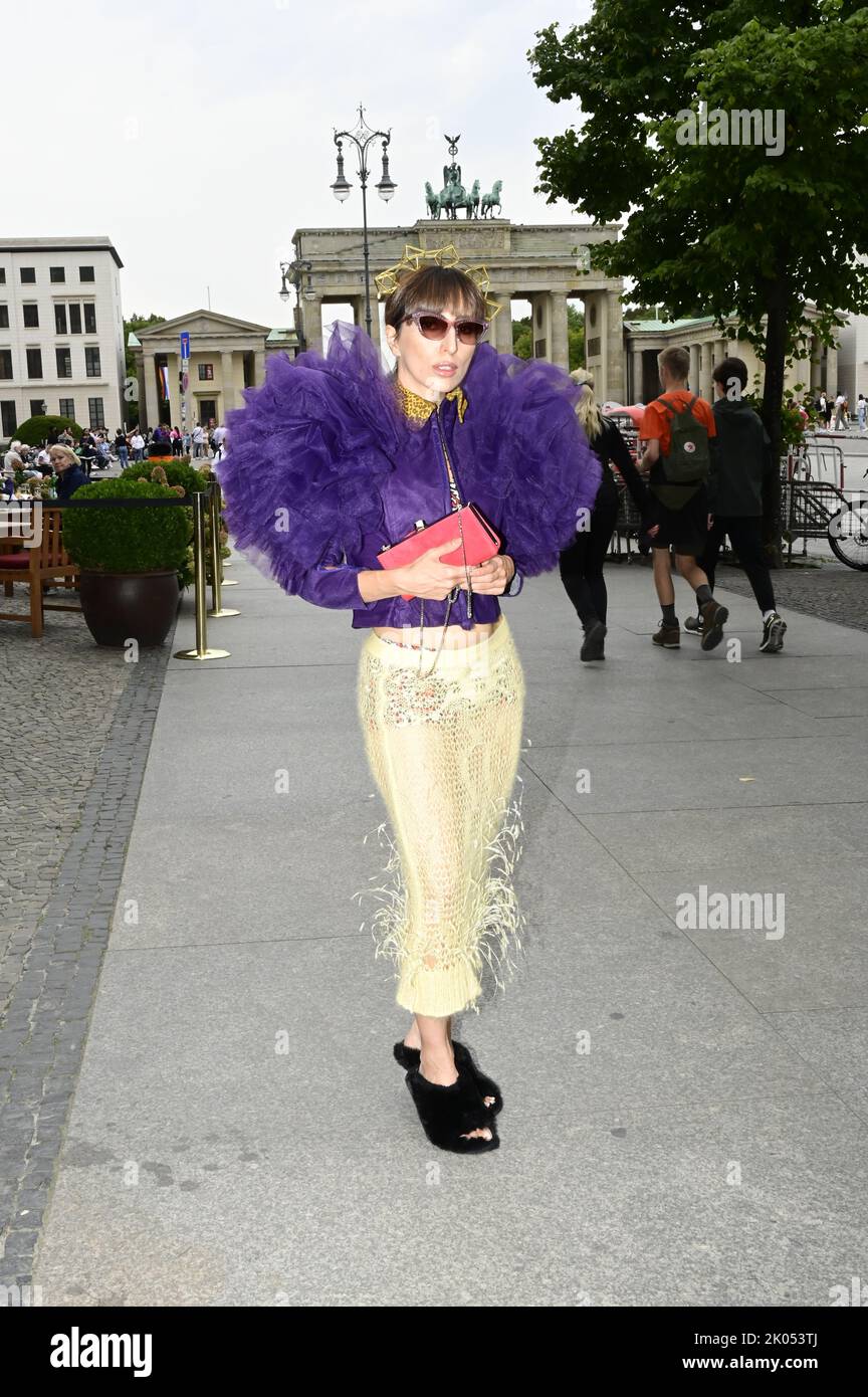 Salomé Chaboki bei der Anja Gockel Fashion Show S23 'Move On' auf der ...