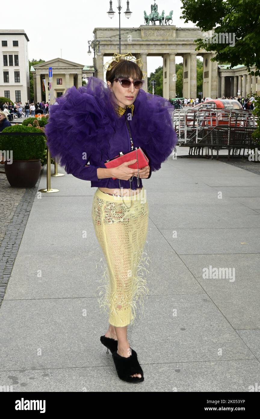 Salomé Chaboki bei der Anja Gockel Fashion Show S23 'Move On' auf der ...