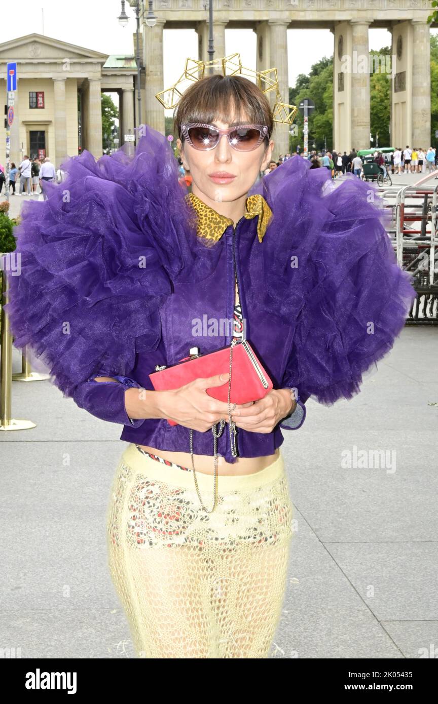 Salomé Chaboki bei der Anja Gockel Fashion Show S23 'Move On' auf der ...