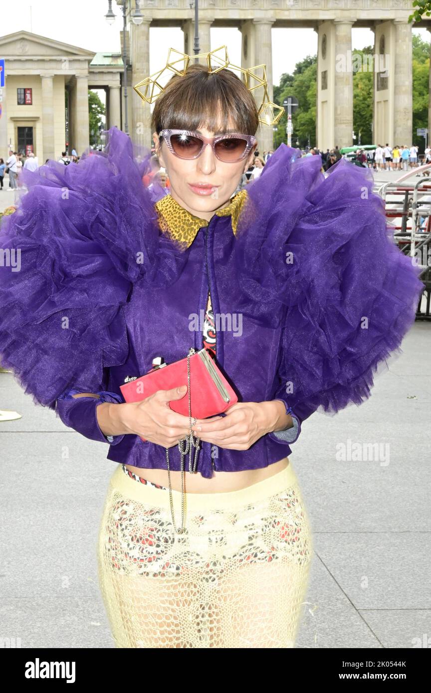 Salomé Chaboki bei der Anja Gockel Fashion Show S23 'Move On' auf der ...