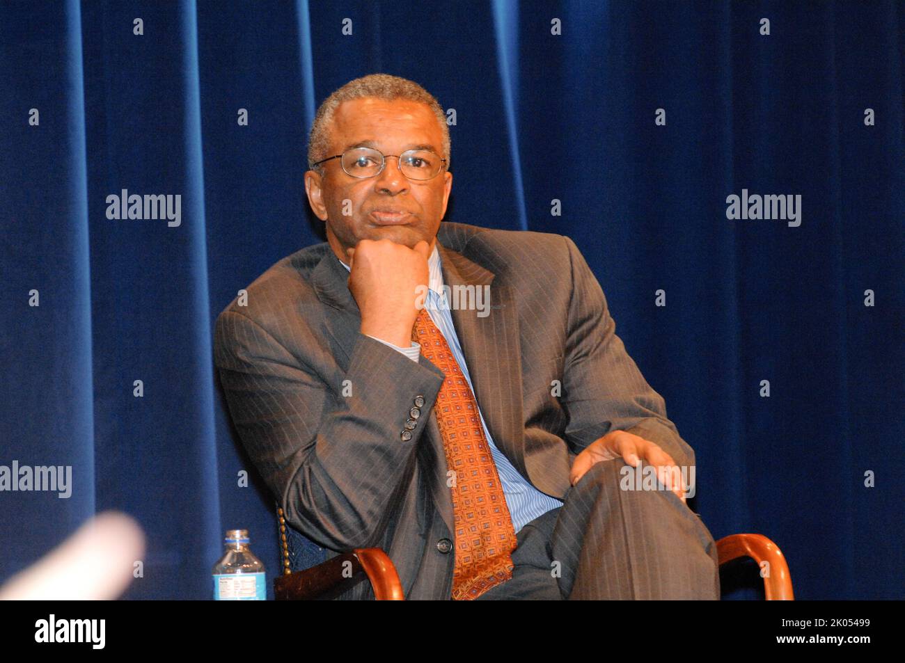 290382 Town Hall Meeting Stock Photo - Alamy