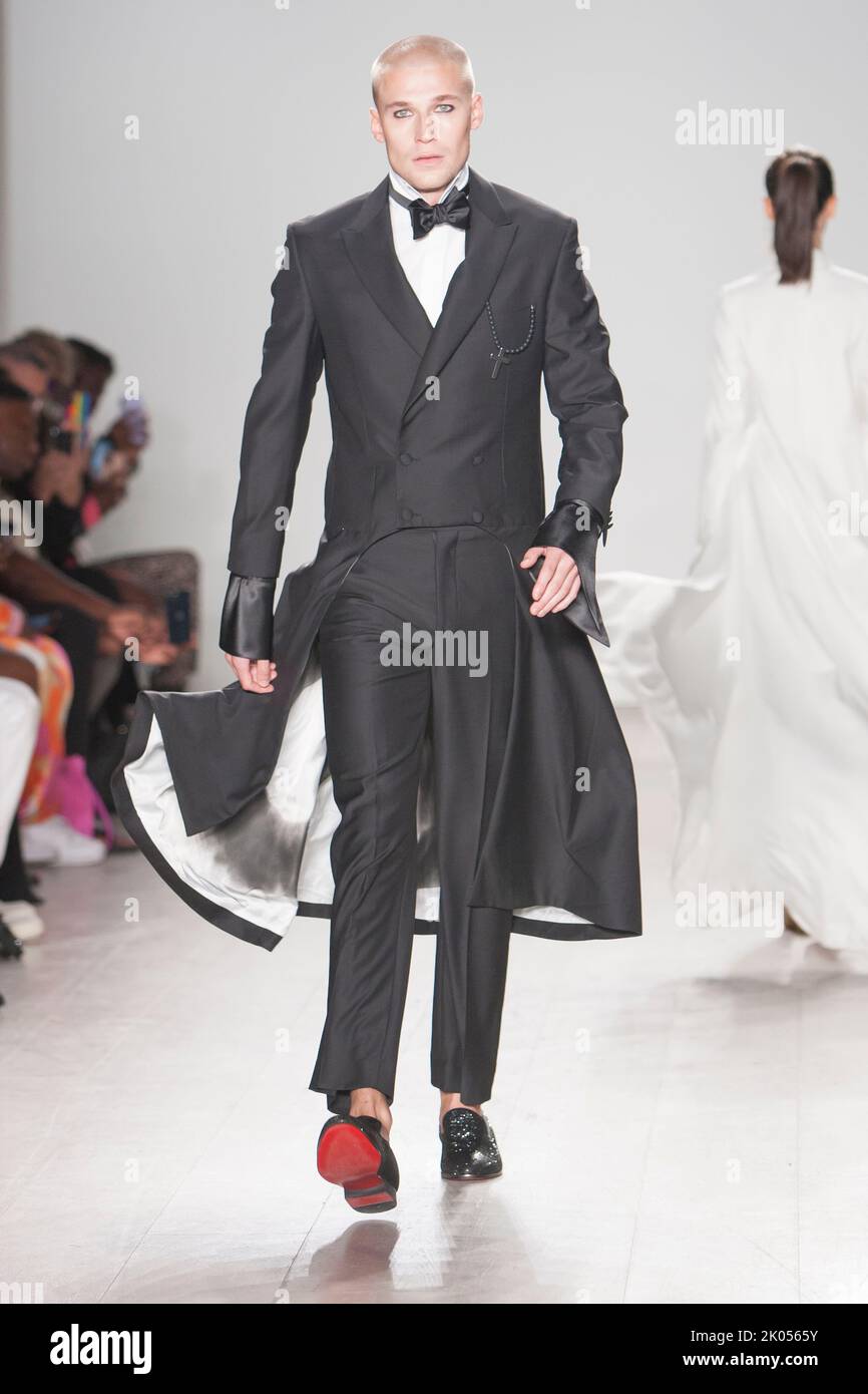 September 9th 2022 - New York,USA - Leonardo Spring Summer 2023 runway ...