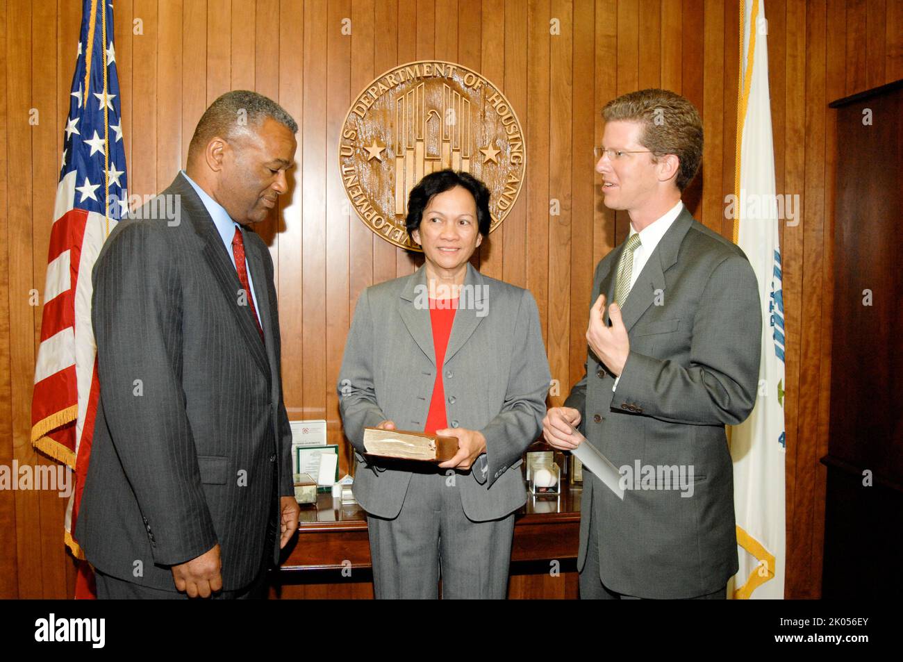 Swearing in ceremony for Deputy Secretary Ron Sims, with Secretary ... Swearing in ceremony for Deputy Secretary Ron Sims, with Secretary ...