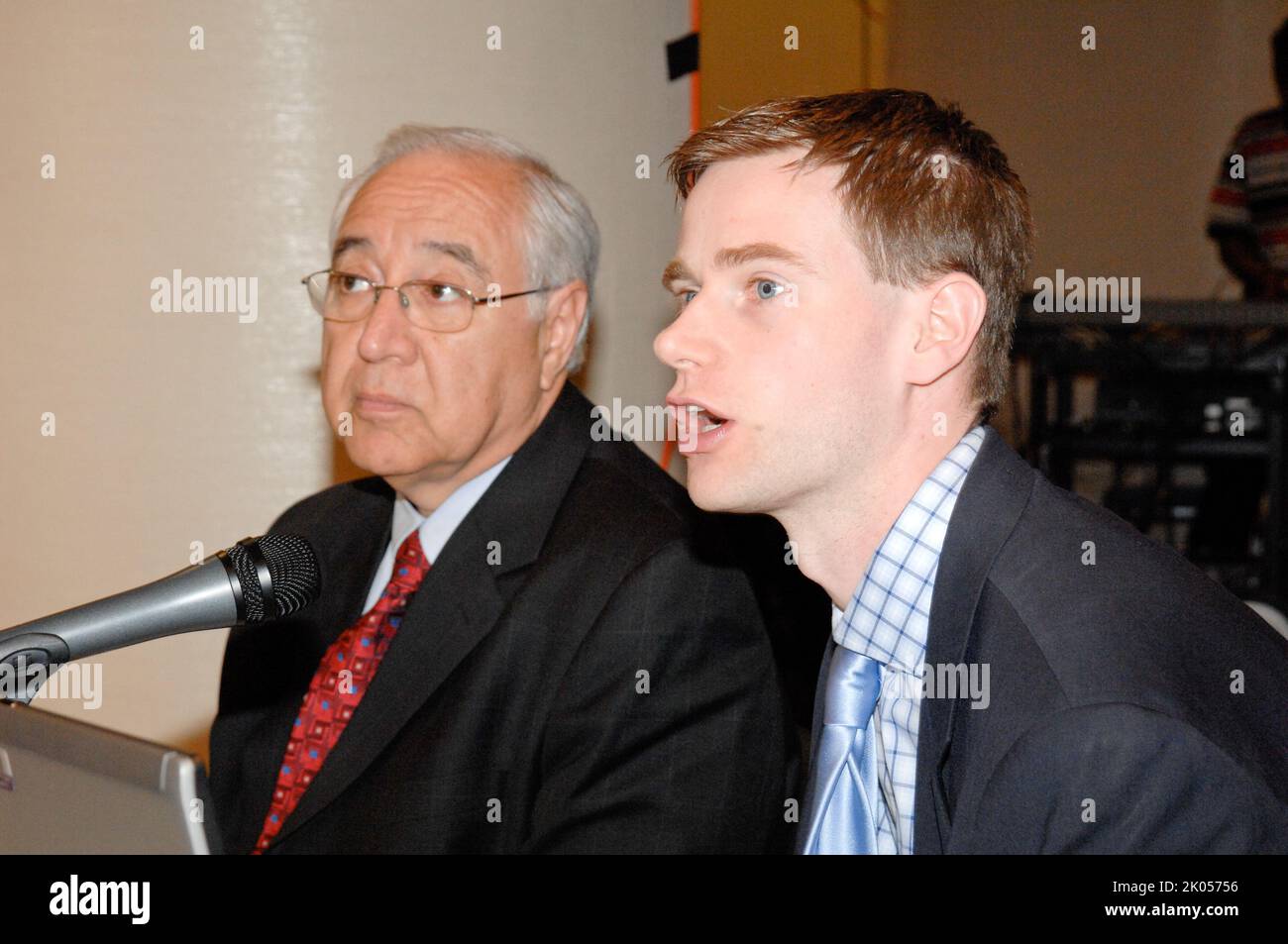 290382 Town Hall Meeting Stock Photo - Alamy