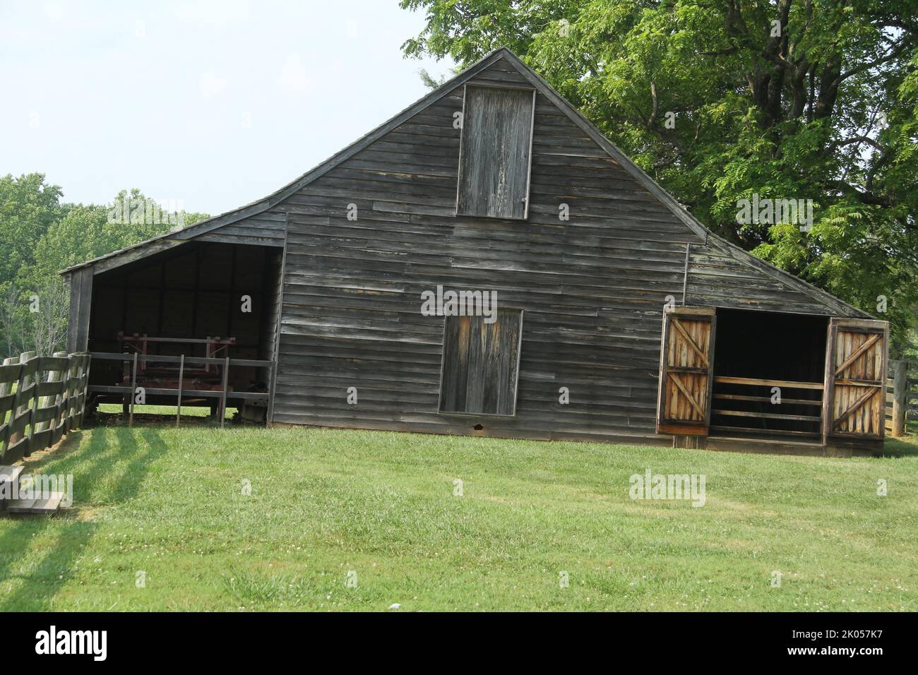 Meeks Stable, built in 1850, historical structure at Appomattox Court ...