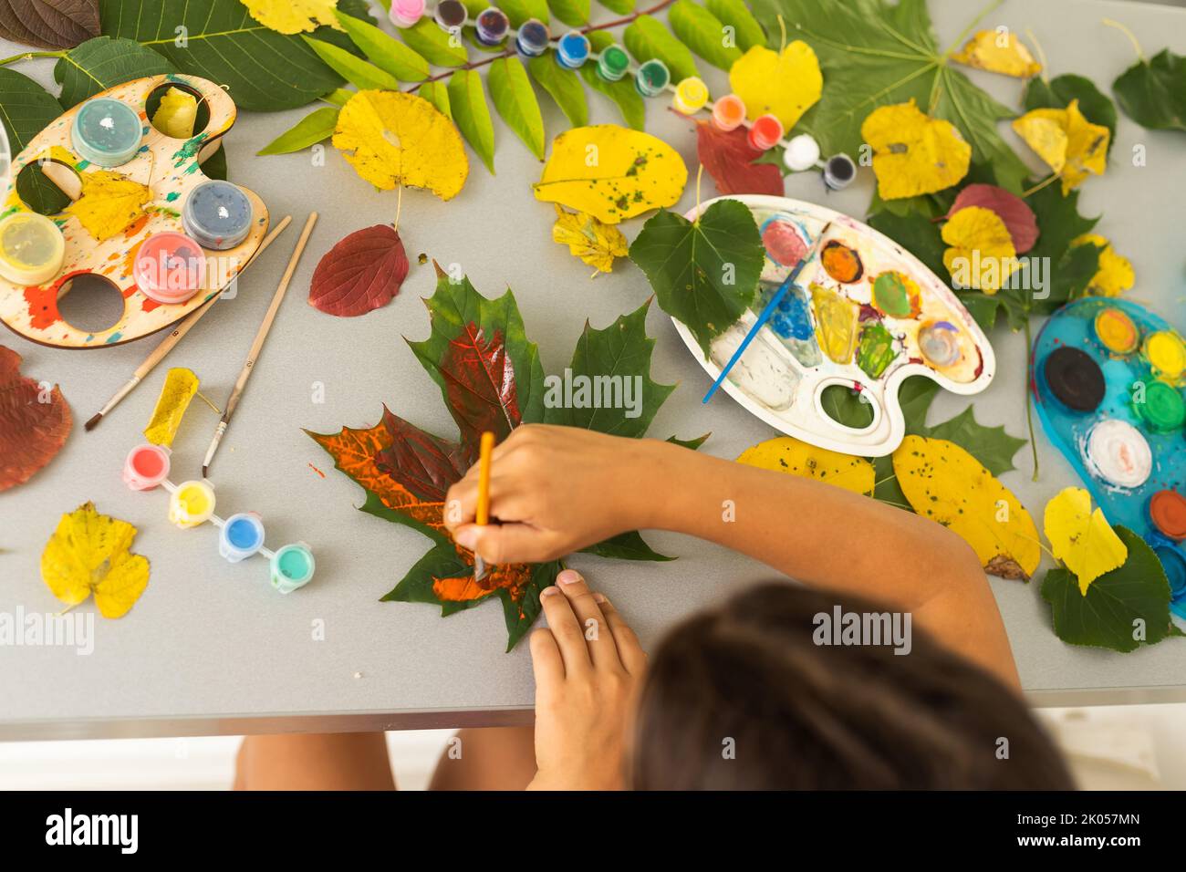 Notepad with watercolor paintings autumn leaves. View of workplace ...