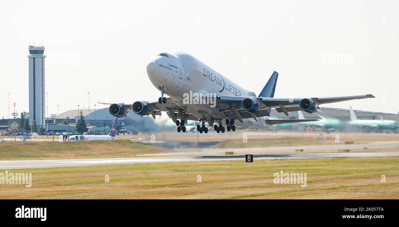 Jumbo jet engine heat hi-res stock photography and images - Alamy