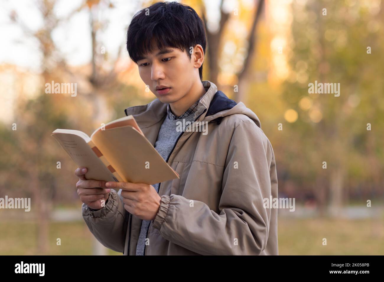 Chinese college student reading on campus Stock Photo - Alamy