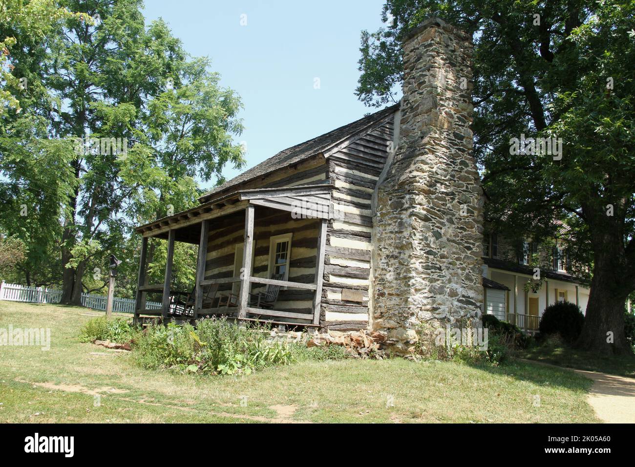 Historical log cabin at Sky Meadows State Park, VA, USA Stock Photo - Alamy
