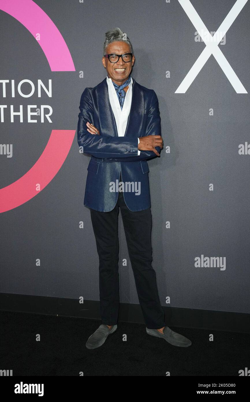 Harper`s BAZAAR Global ICONS Portfolio And Bloomingdale`s 150th ...