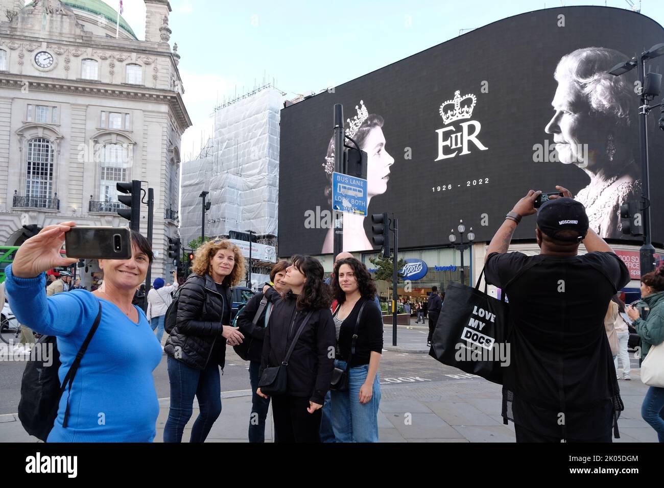 Piccadilly screen queens death hi-res stock photography and images - Alamy