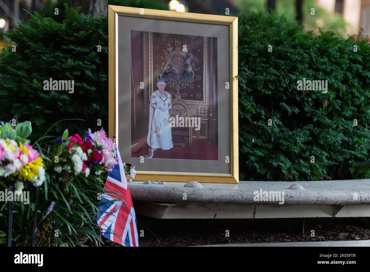 A makeshift memorial for Queen Elizabeth II at The Queen Elizabeth II ...