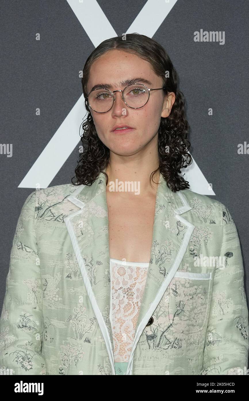 Harper`s BAZAAR Global ICONS Portfolio And Bloomingdale`s 150th ...