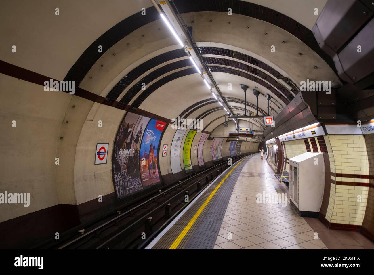 Bakerloo Line Northbound platform at Edgware Road in city of ...
