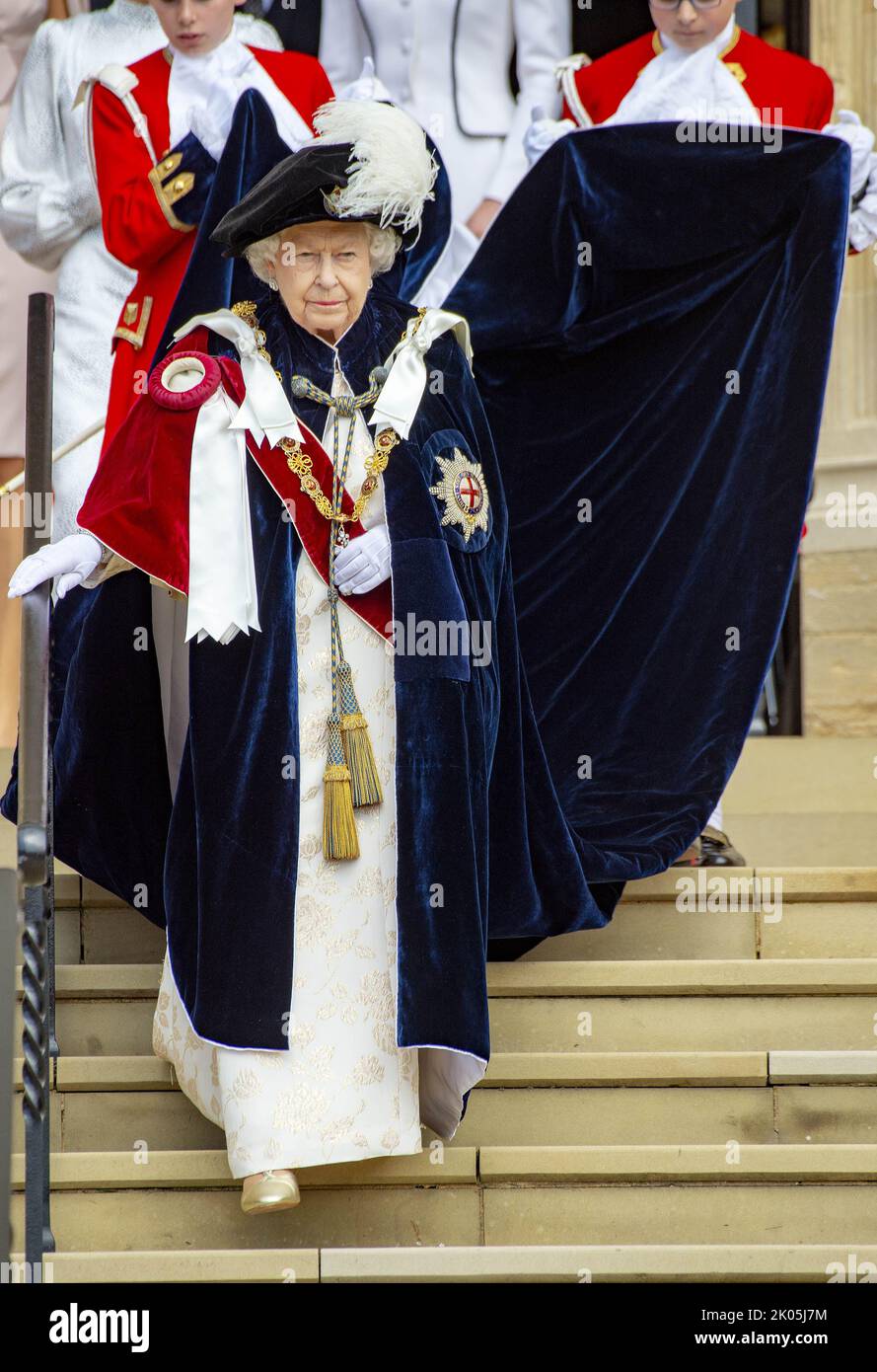 Queen elizabeth garter ceremony hi-res stock photography and images - Alamy