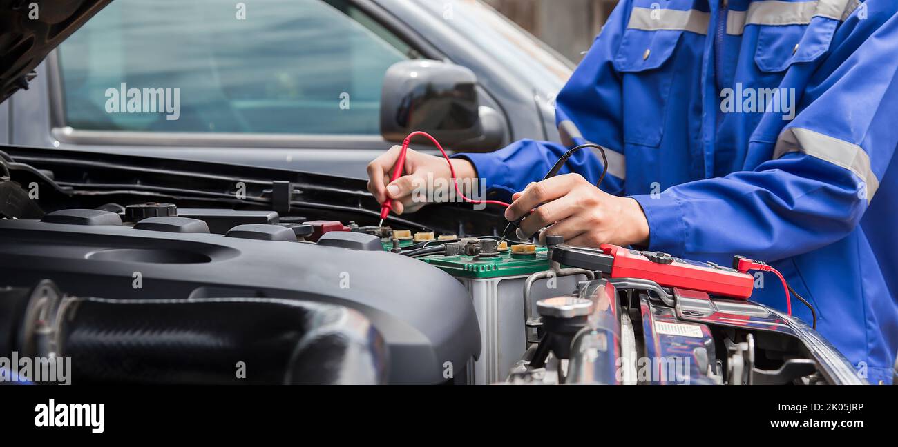 Technicians inspect the car's electrical system Stock Photo - Alamy