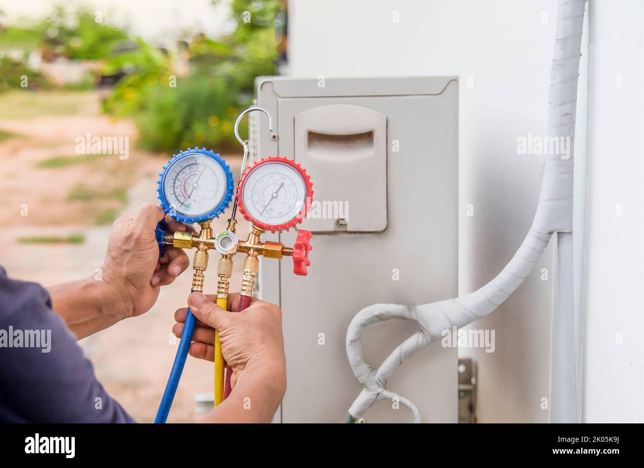 air conditioner check service, leak detection, fill refrigerant Stock ...