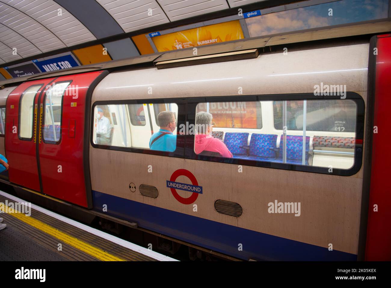 Subway Train Jubilee Line at Green Park station in city of Westminster ...