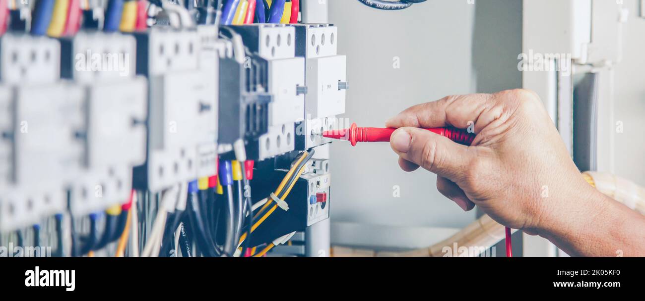 Electrical circuit operation hi-res stock photography and images - Alamy