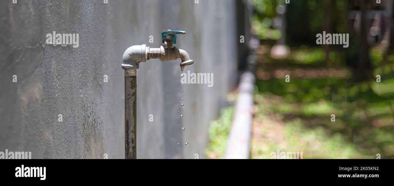 Turn off the tap hi-res stock photography and images - Alamy