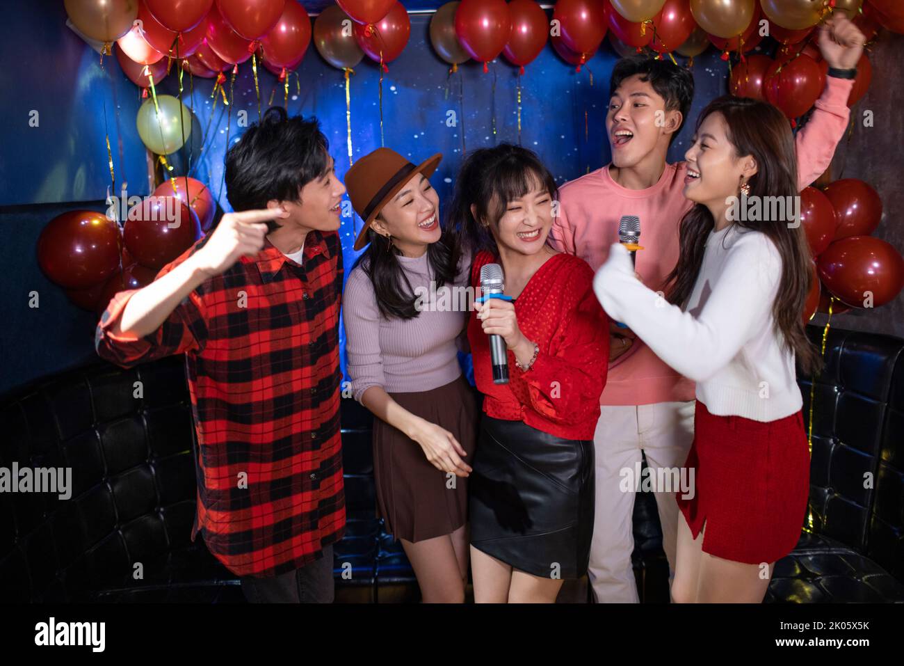 Young adults smiling nightclub hi-res stock photography and images - Alamy