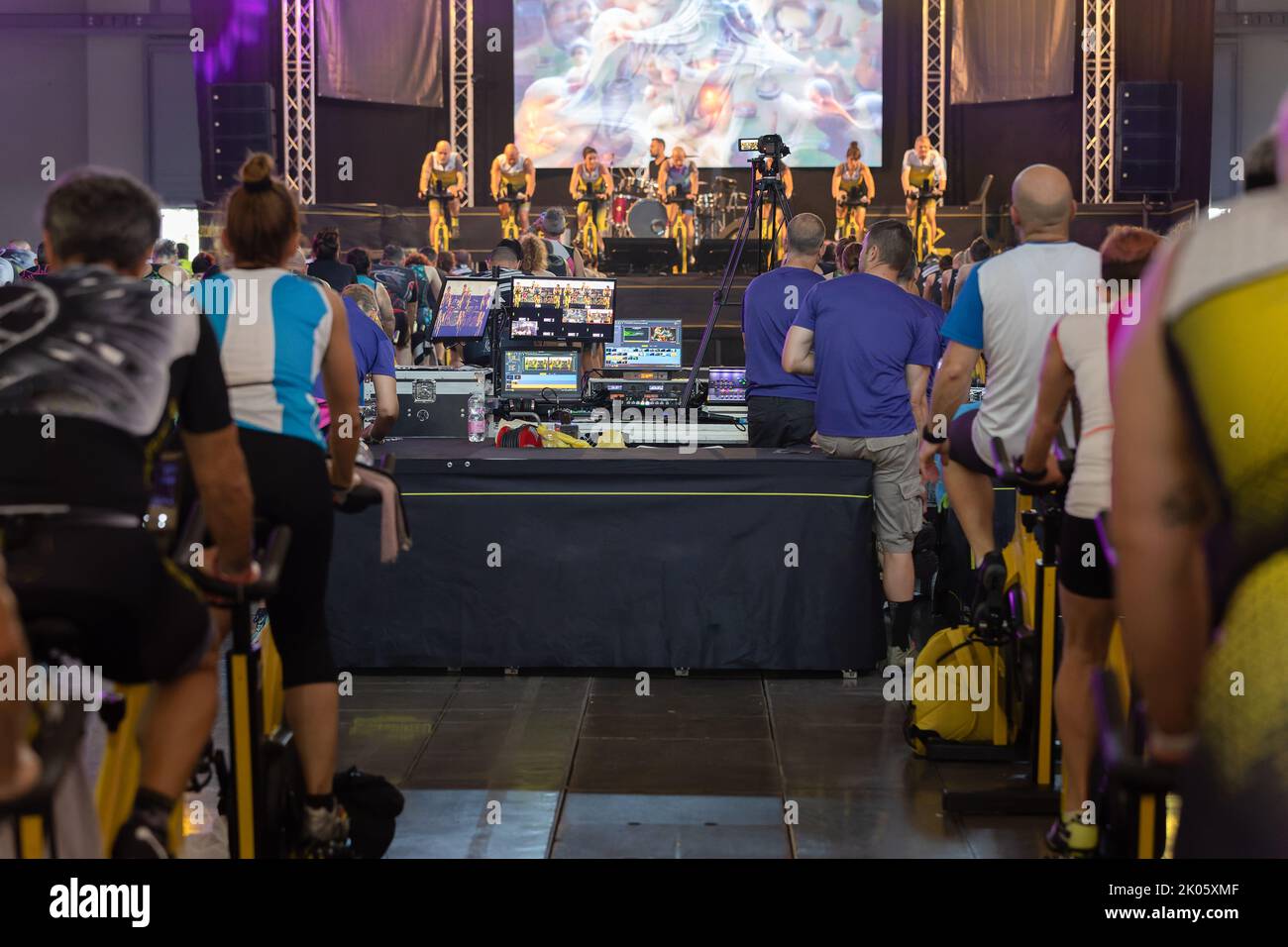 Tv producer studio monitor man hi-res stock photography and images - Alamy