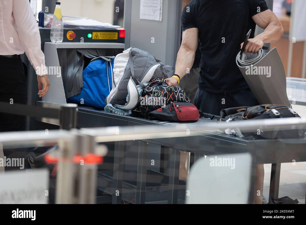 Bag x ray machine hi-res stock photography and images - Alamy