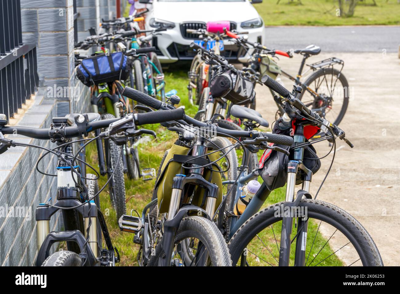 Tandem mountain bikes hi-res stock photography and images - Alamy