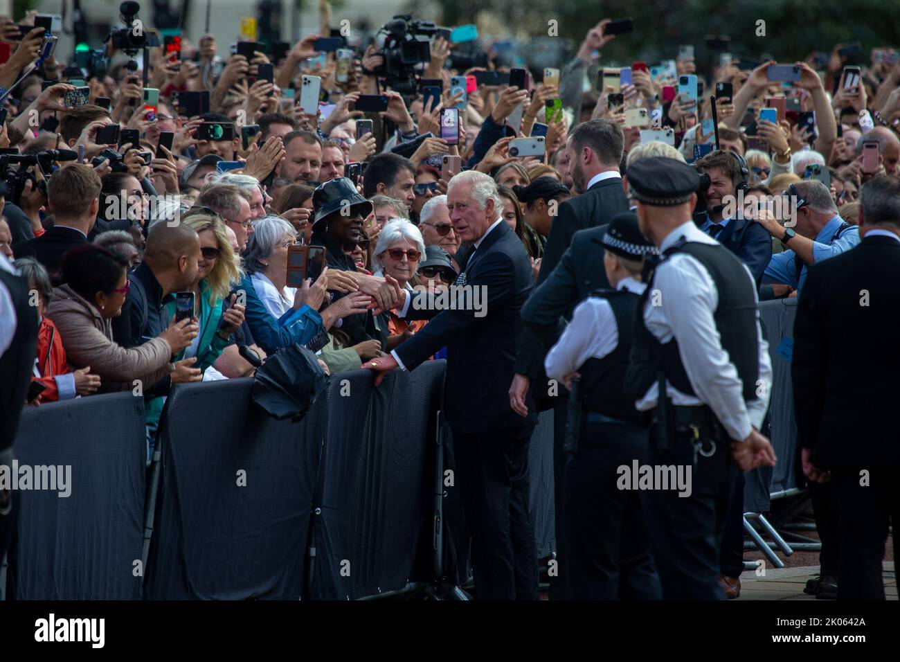 King charles hand shake hi-res stock photography and images - Alamy